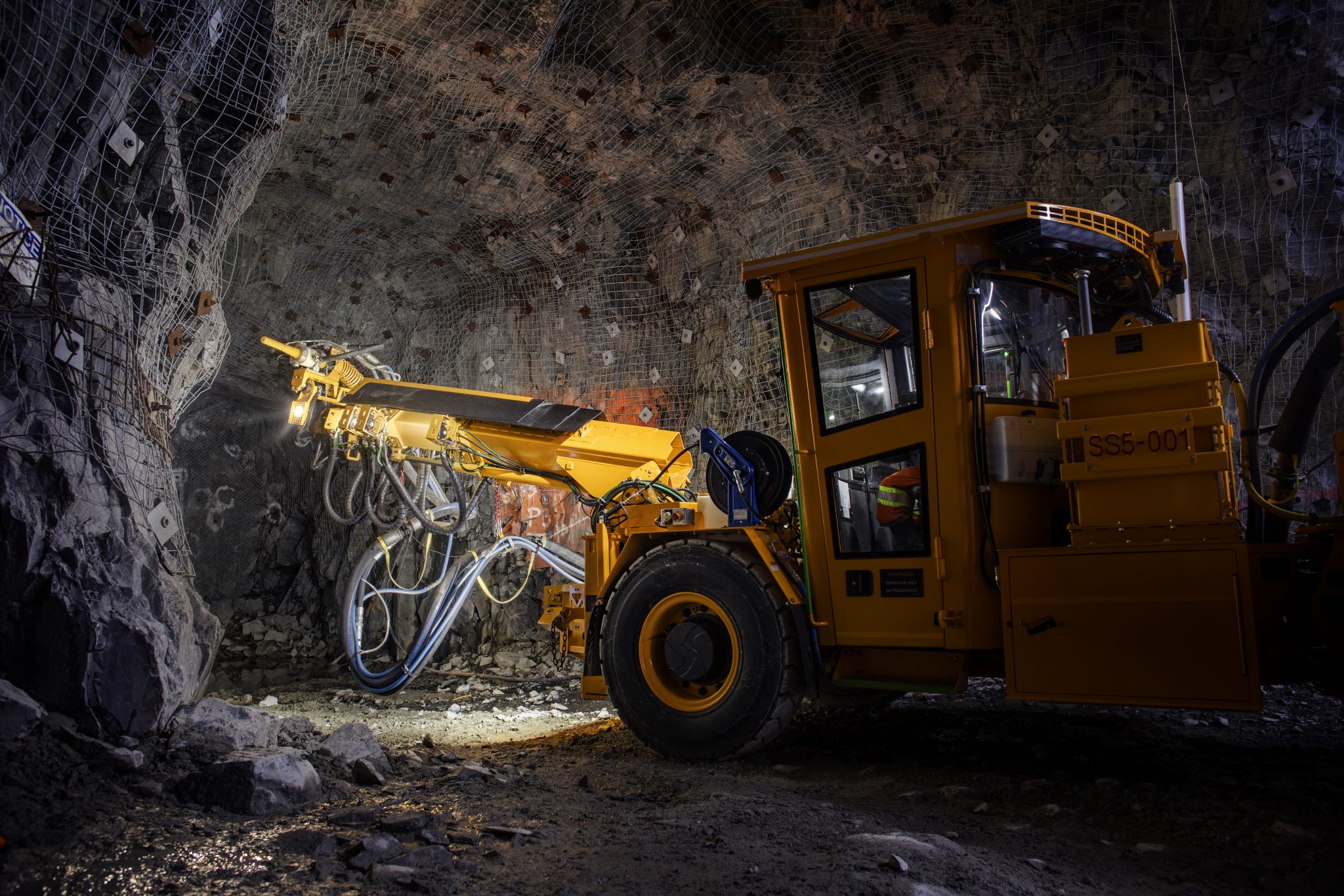 CAMIÓN MEZCLADOR DE CONCRETO TM3 EV - MacLean Engineering